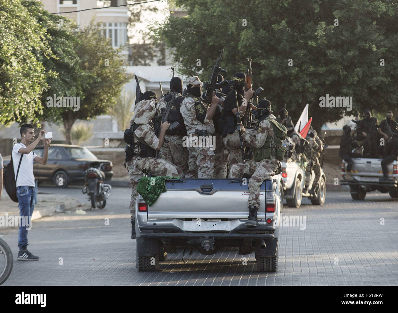 Gaza City, The Gaza Strip, Palestine. 19th Oct, 2016. Masked Islamic ...