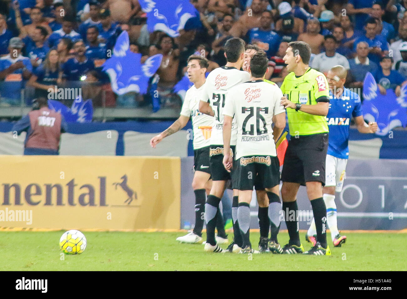 Belo Horizonte, Brazil. 19th Oct, 2016. Corinthians players complain ...
