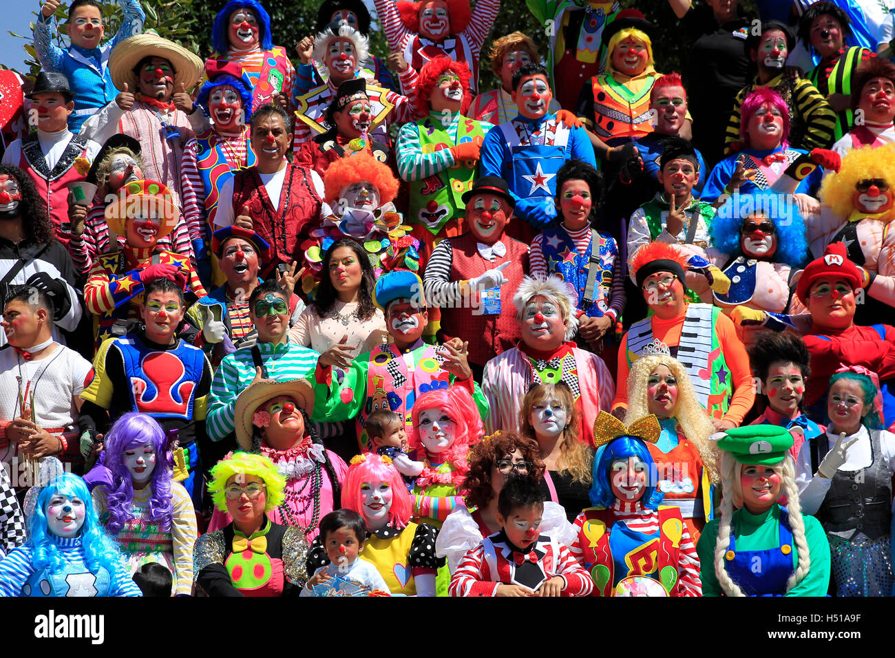 Mexico City, Mexico. 19th Oct, 2016. Clowns pose for photo during the ...
