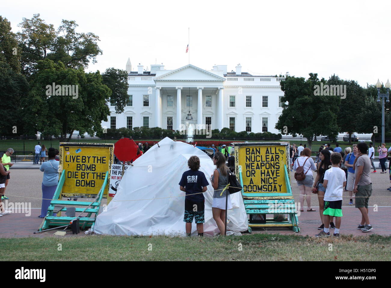 Nuclear weapons hi-res stock photography and images - Alamy