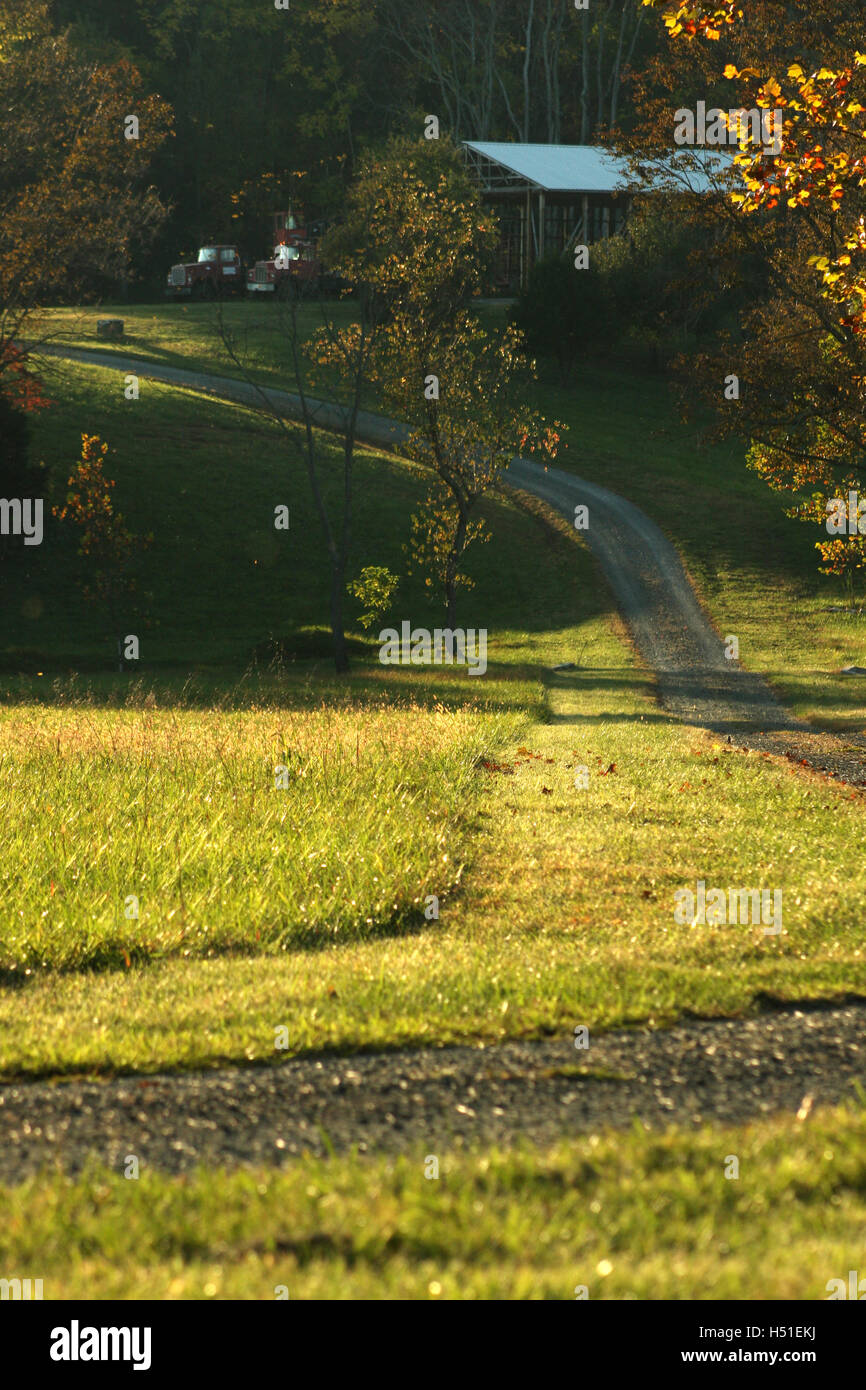 House wood hill countryside usa hi-res stock photography and images - Alamy