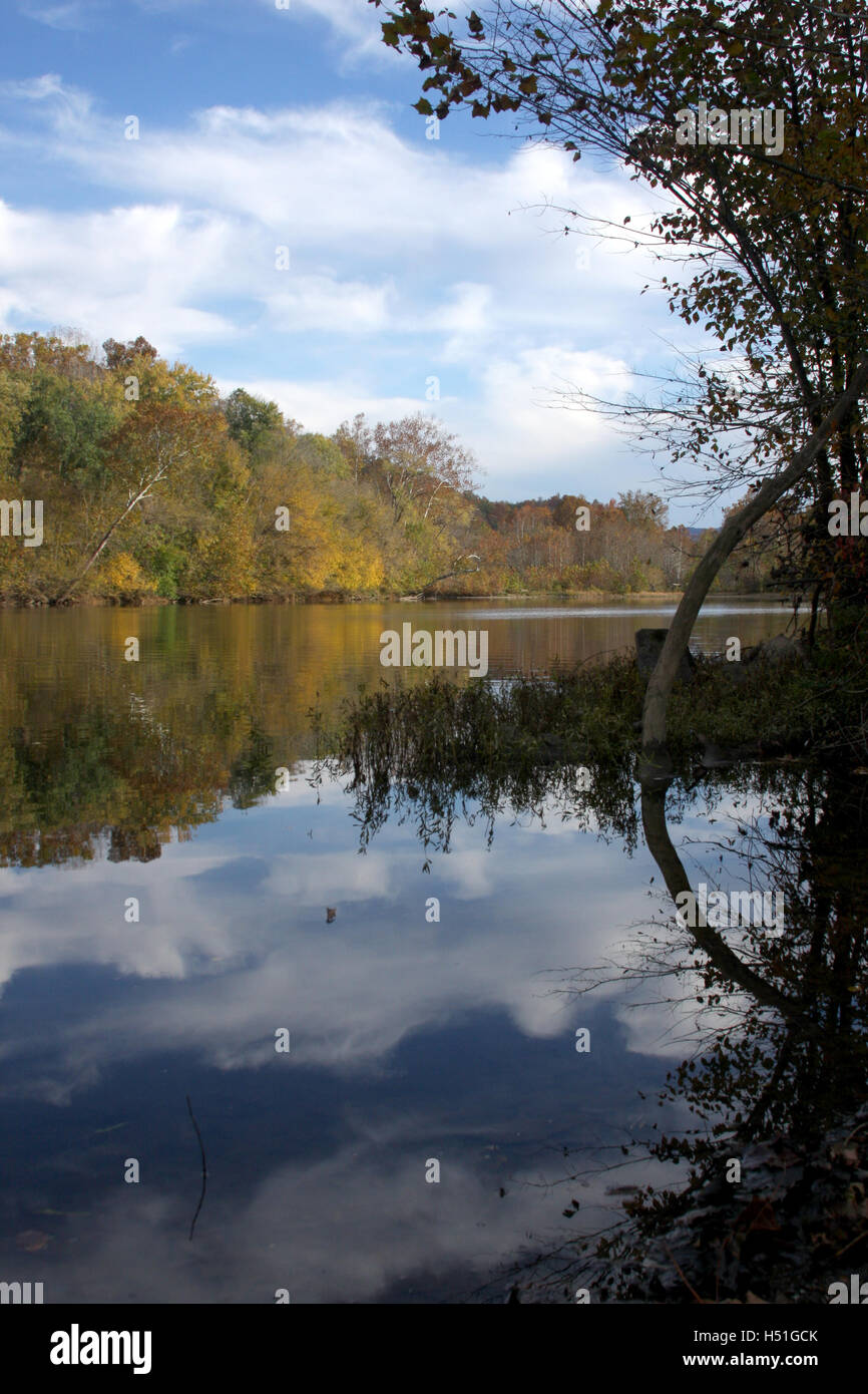 James River through the Blue Ridge Mountains, Virginia, USA, in autumn ...