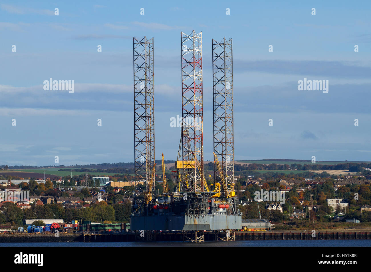 Drilling rig in docks hi-res stock photography and images - Alamy