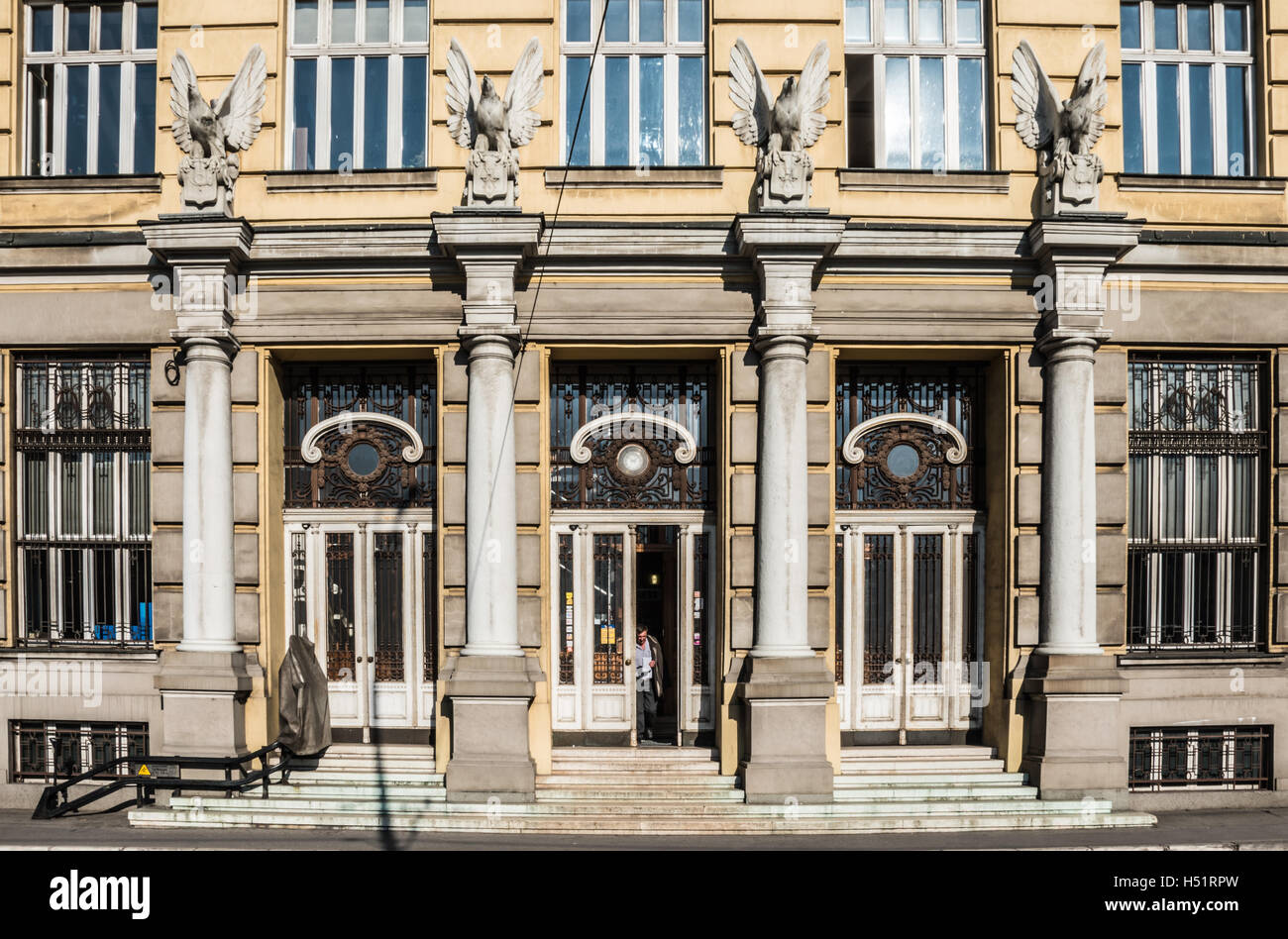Main post building Stock Photo - Alamy