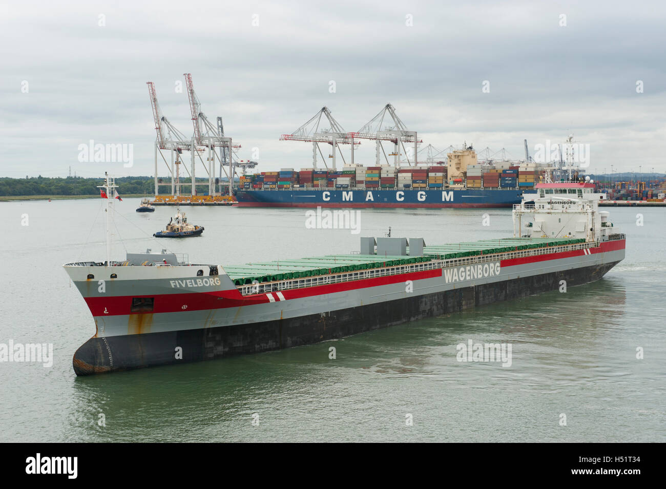 Cargo vessel ship southampton docks hi-res stock photography and images ...