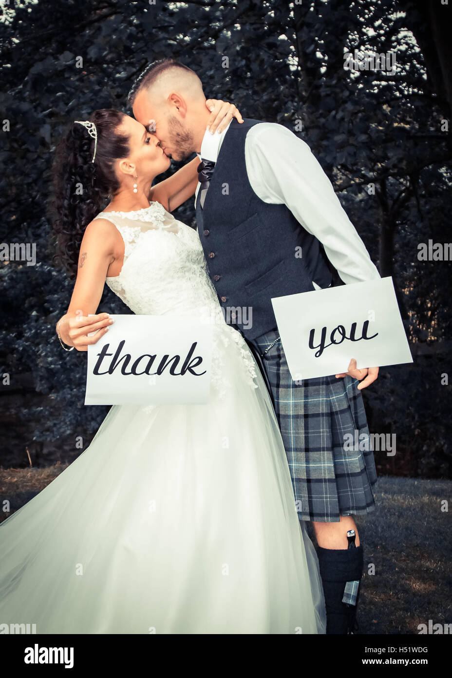 Married couple thank their wedding guests Stock Photo - Alamy