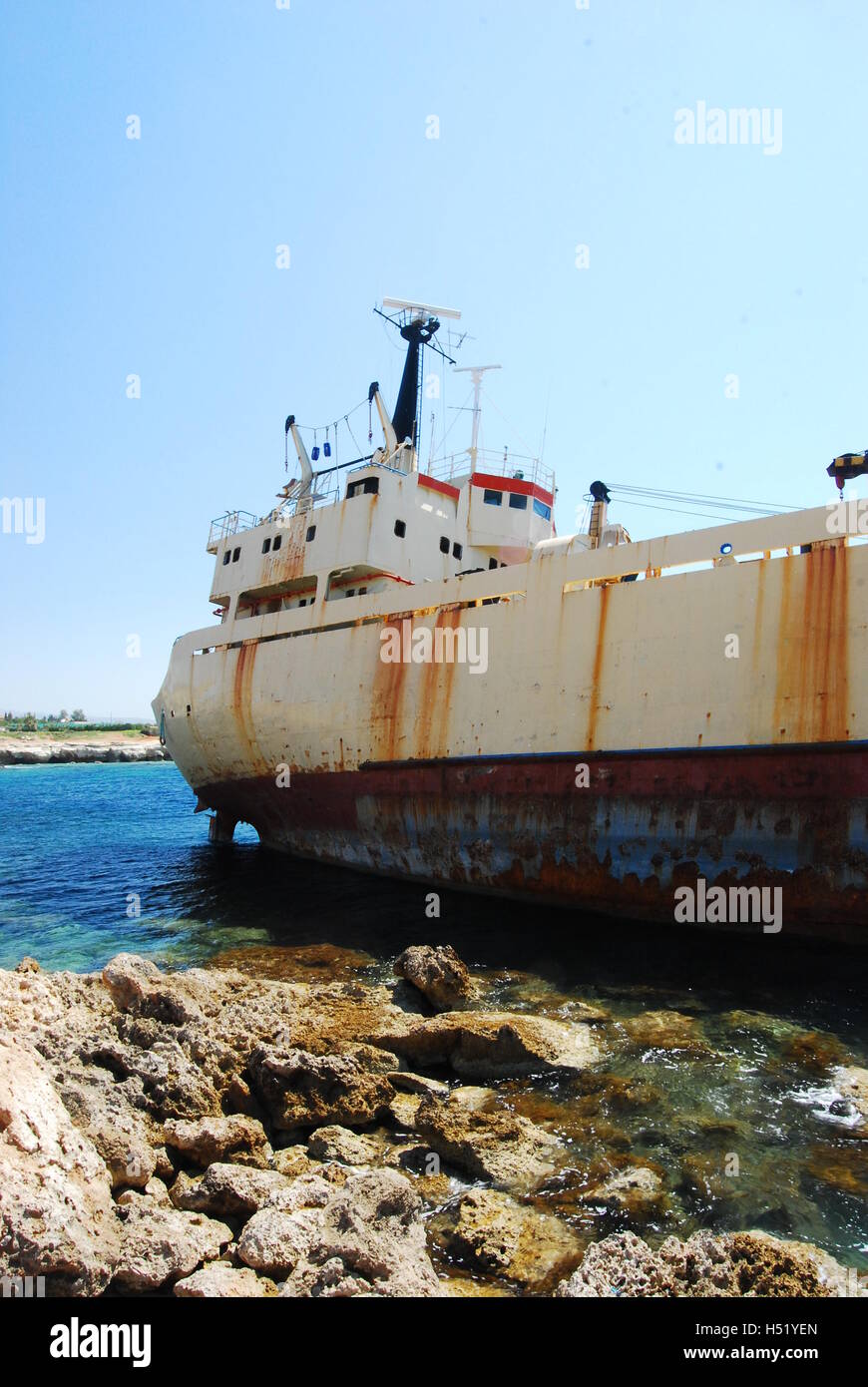 Ships wrecked in storm hi-res stock photography and images - Alamy