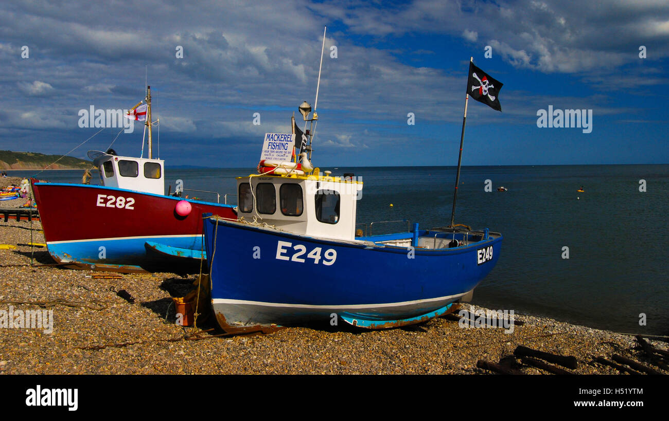 fishing boats beached Stock Photo - Alamy