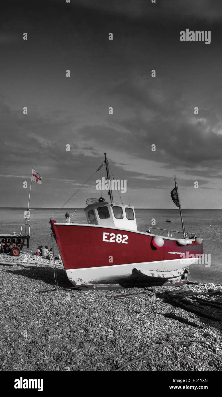 beached fishing boat Stock Photo - Alamy