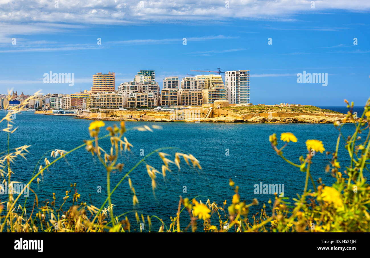 Modern city architecture hi-res stock photography and images - Alamy