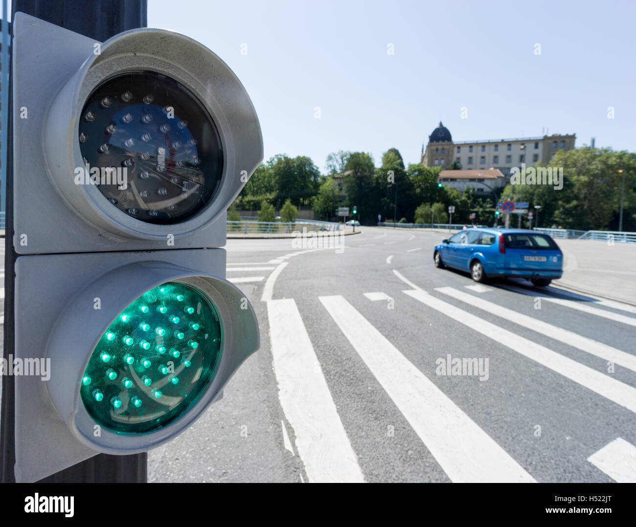 Green go light signal hi-res stock photography and images - Alamy