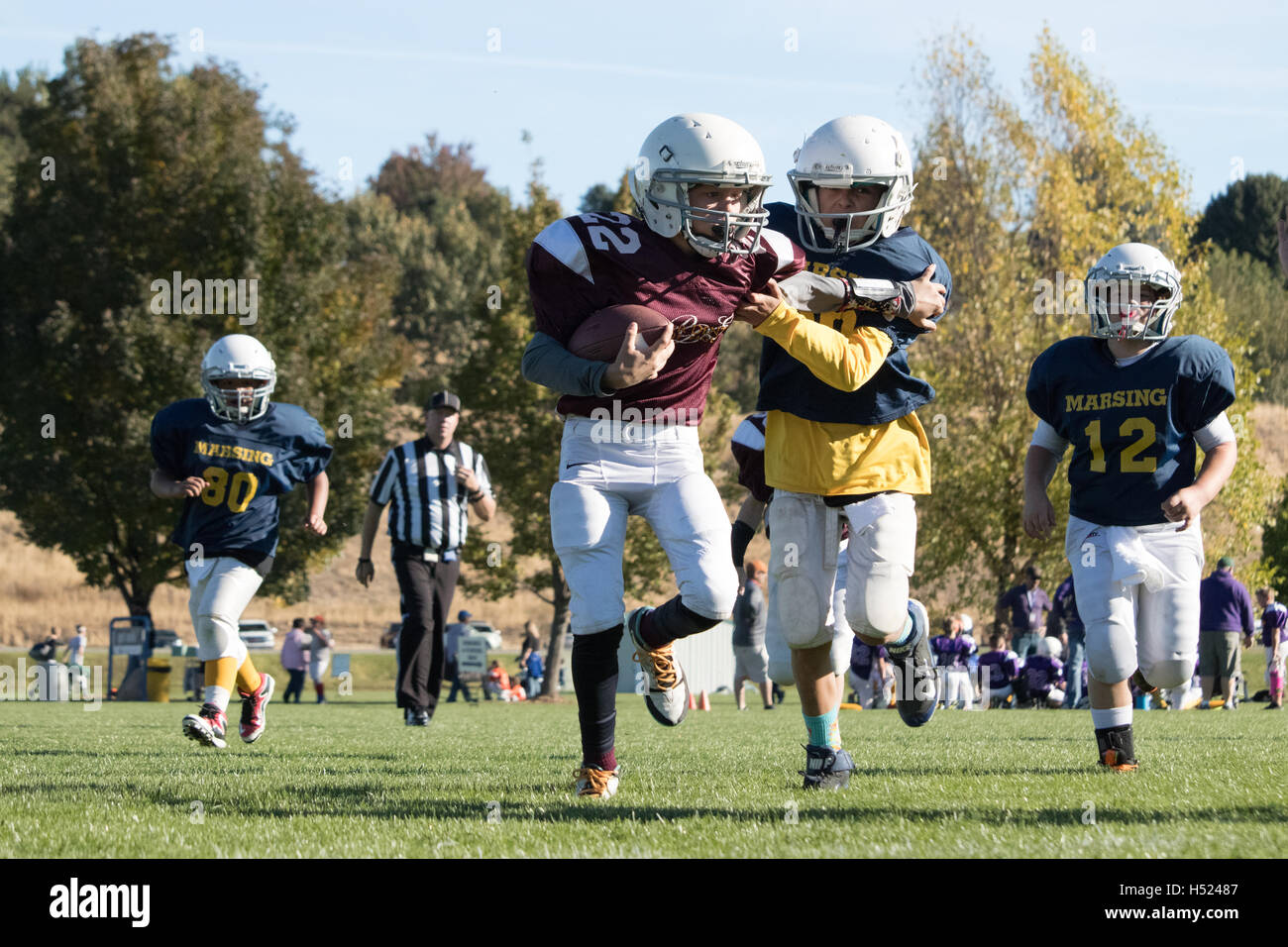 Teamwork tackle hi-res stock photography and images - Alamy