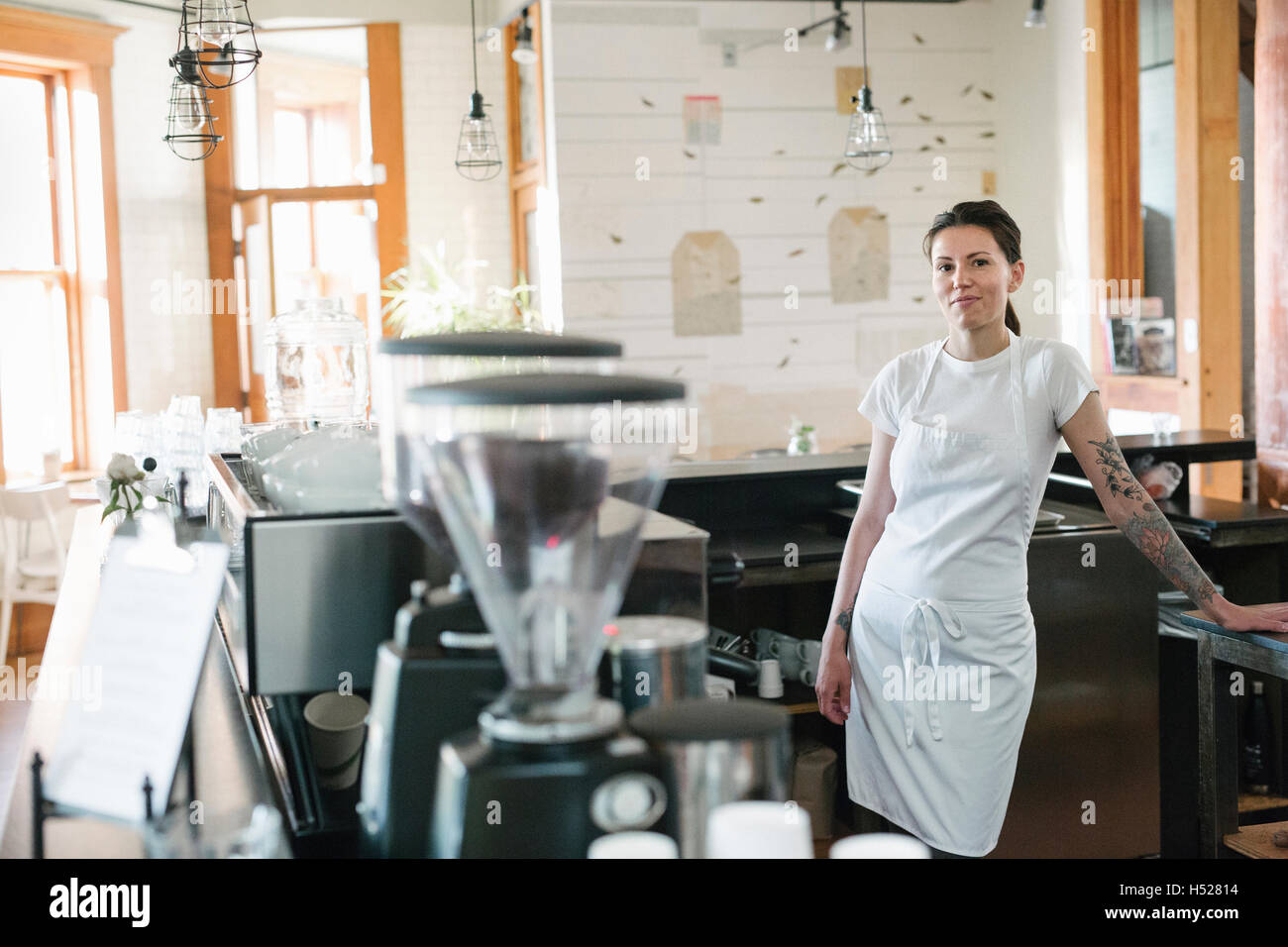 Woman wearing an apron hi-res stock photography and images - Alamy