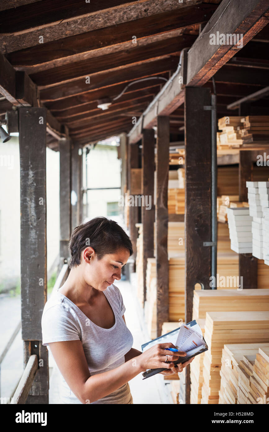 Checking notes hi-res stock photography and images - Alamy