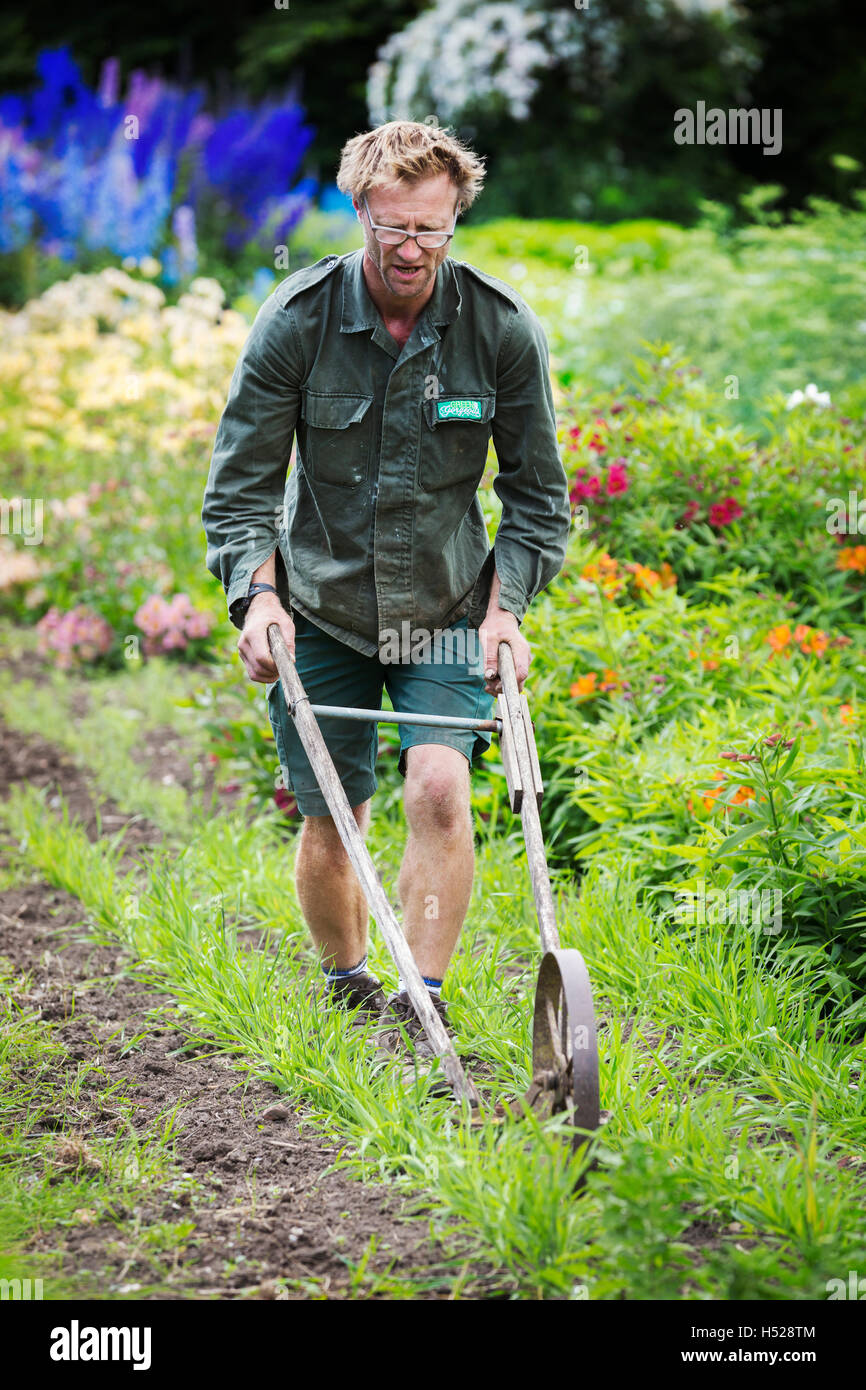 Man a hoe hi-res stock photography and images - Alamy