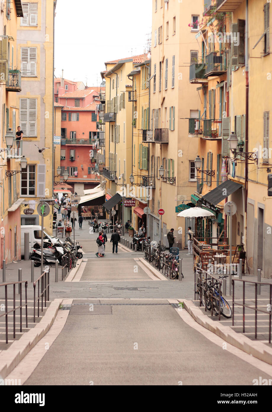 Looking down the hill in Rue Rossetti in Nice, France Stock Photo - Alamy
