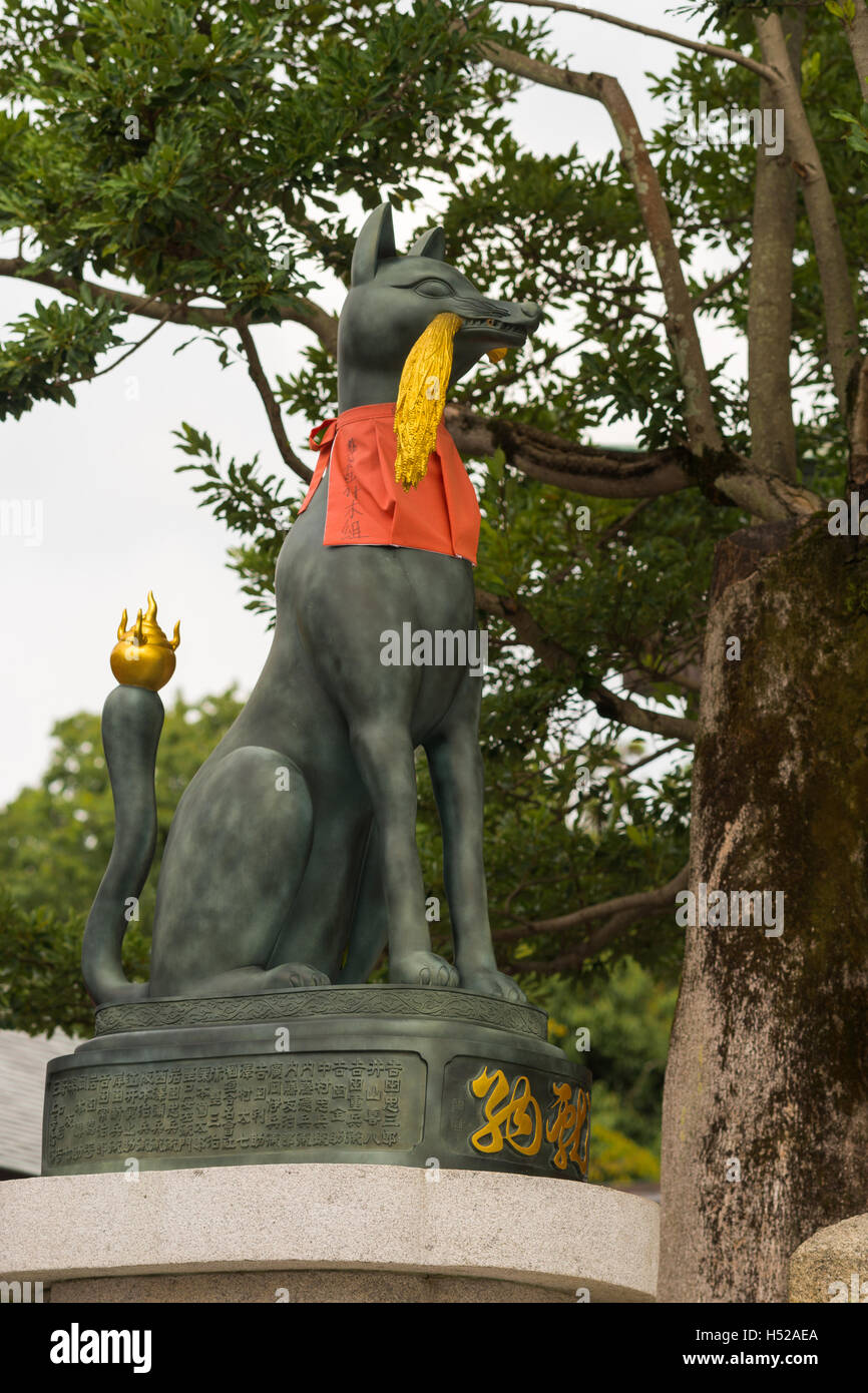 Kitsune, the fox, holds rice in his mouth at Fushimi Inari Taisha ...