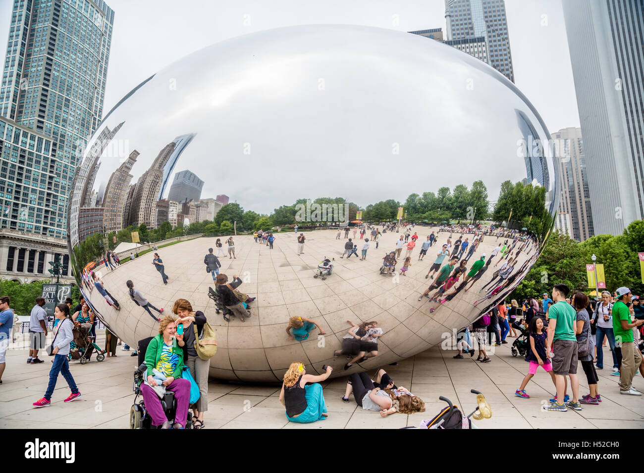 Views of and around 'The Bean' in Chicago Stock Photo - Alamy