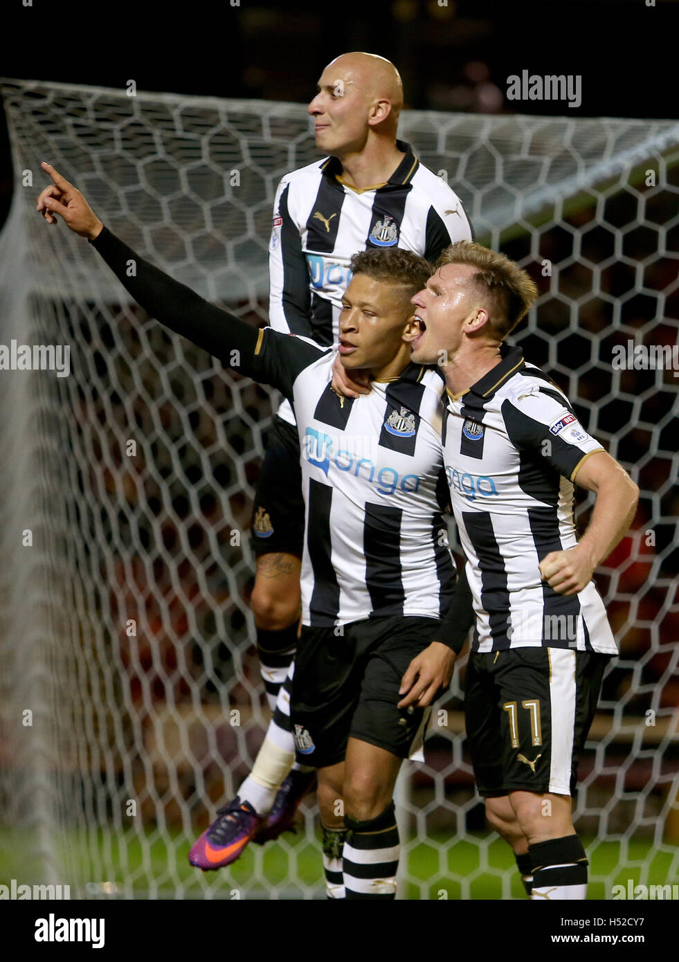 Newcastle United's Dwight Gayle celebrates his 2nd goal with Matt ...