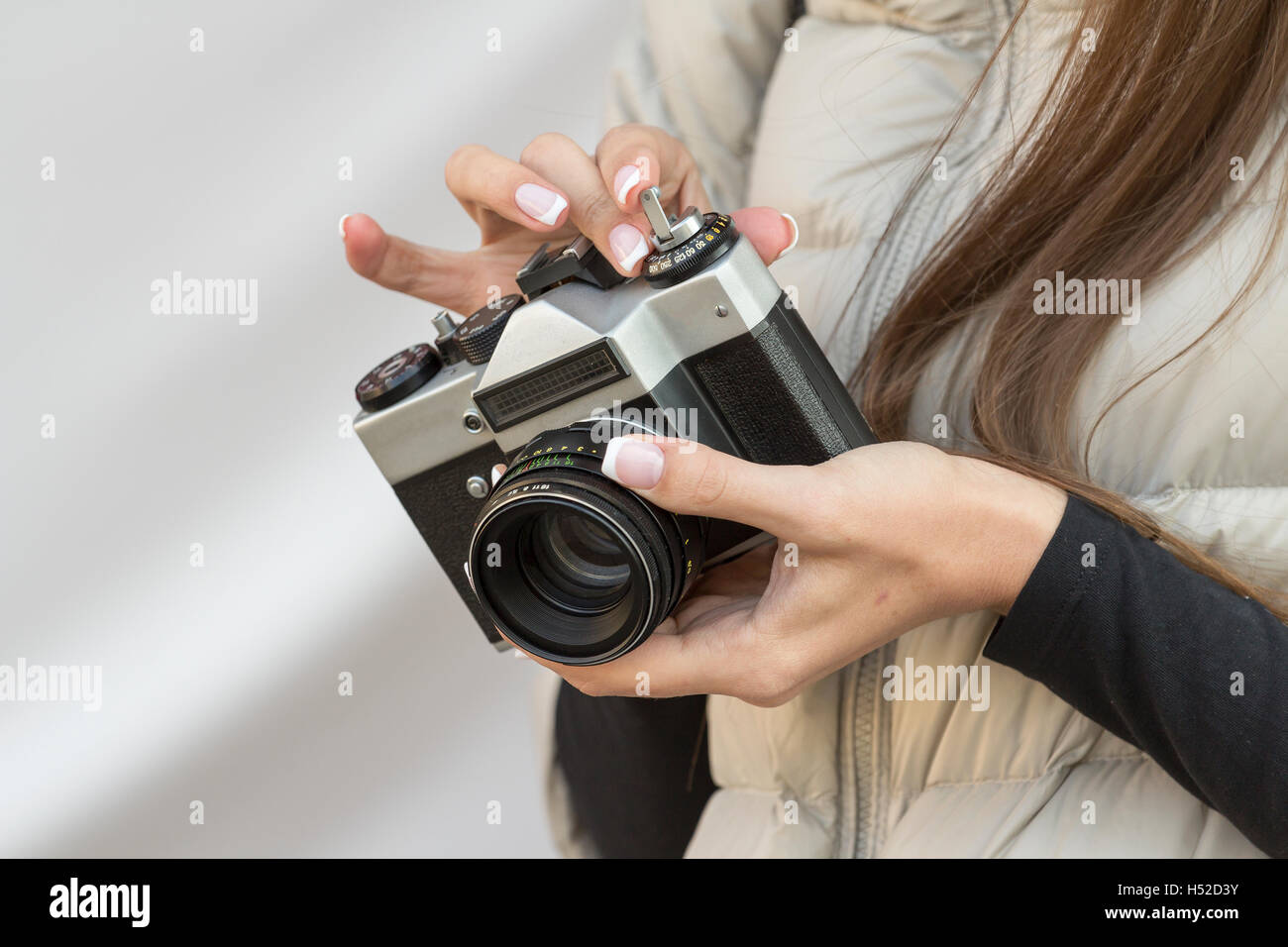 Vintage camera in hands Stock Photo - Alamy