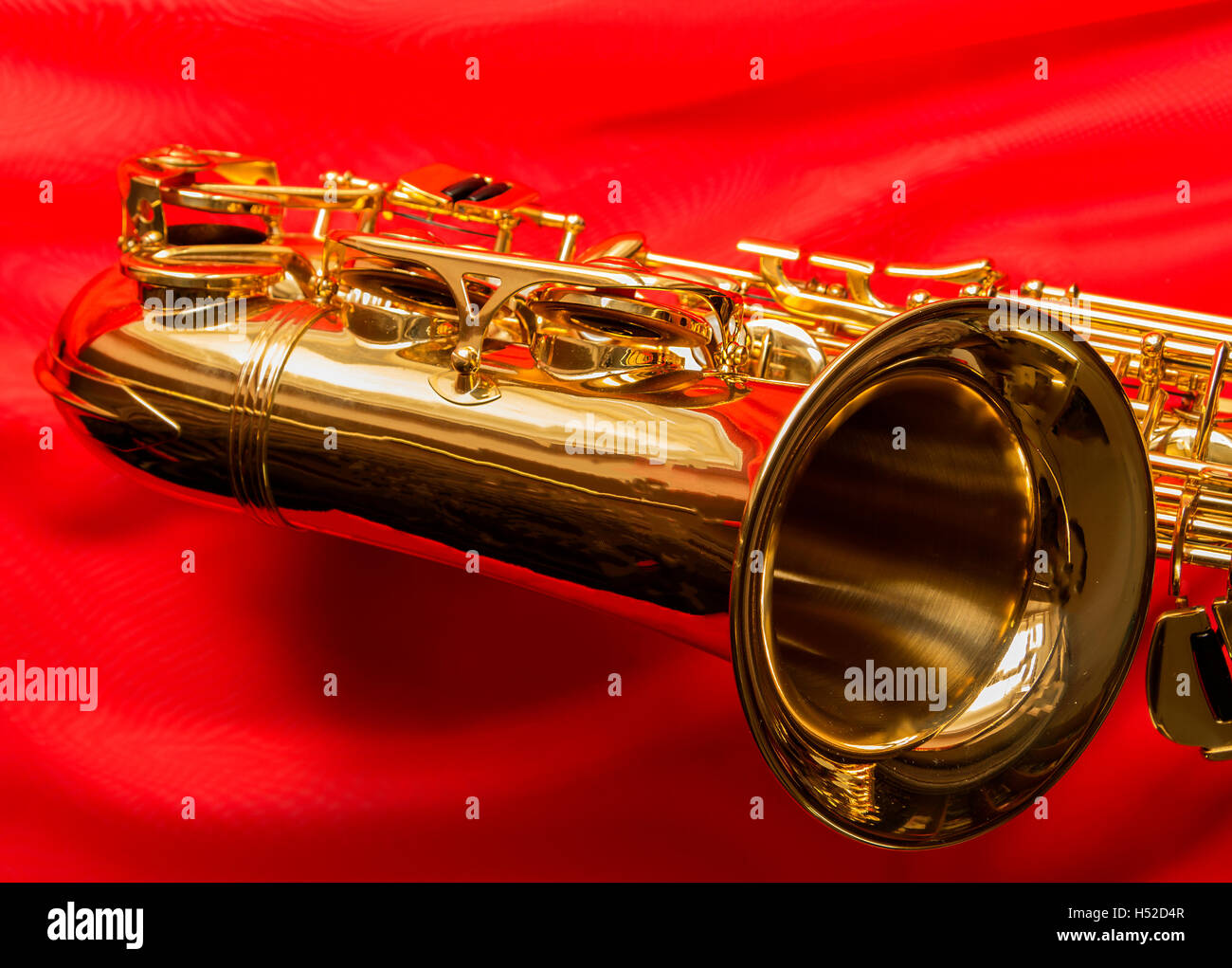 Red saxophone hi-res stock photography and images - Alamy