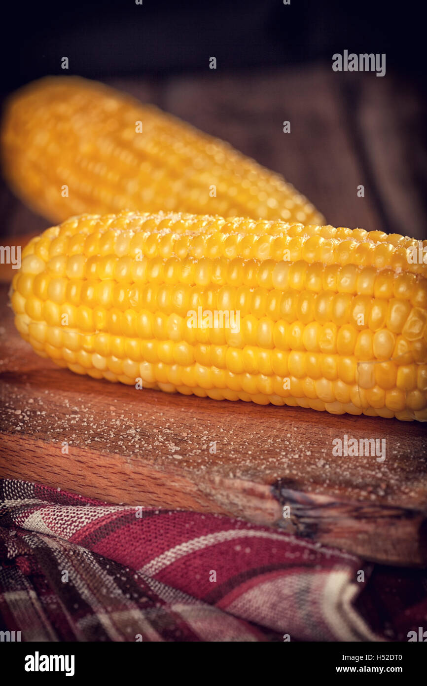 Corn cobs on rustic table Stock Photo - Alamy