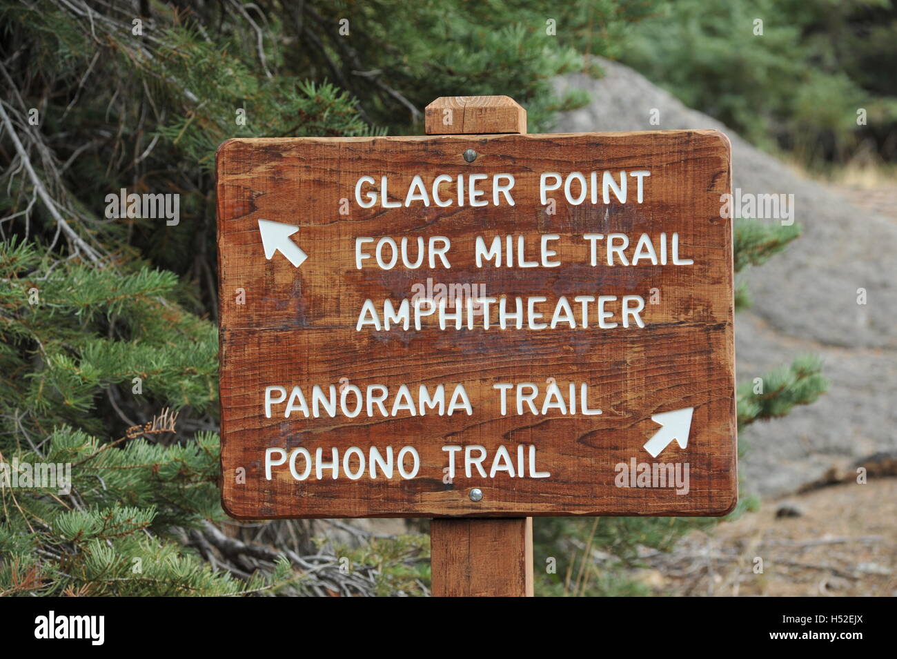 Wooden trailhead sign at Glacier Point, Yosemite National Park ...