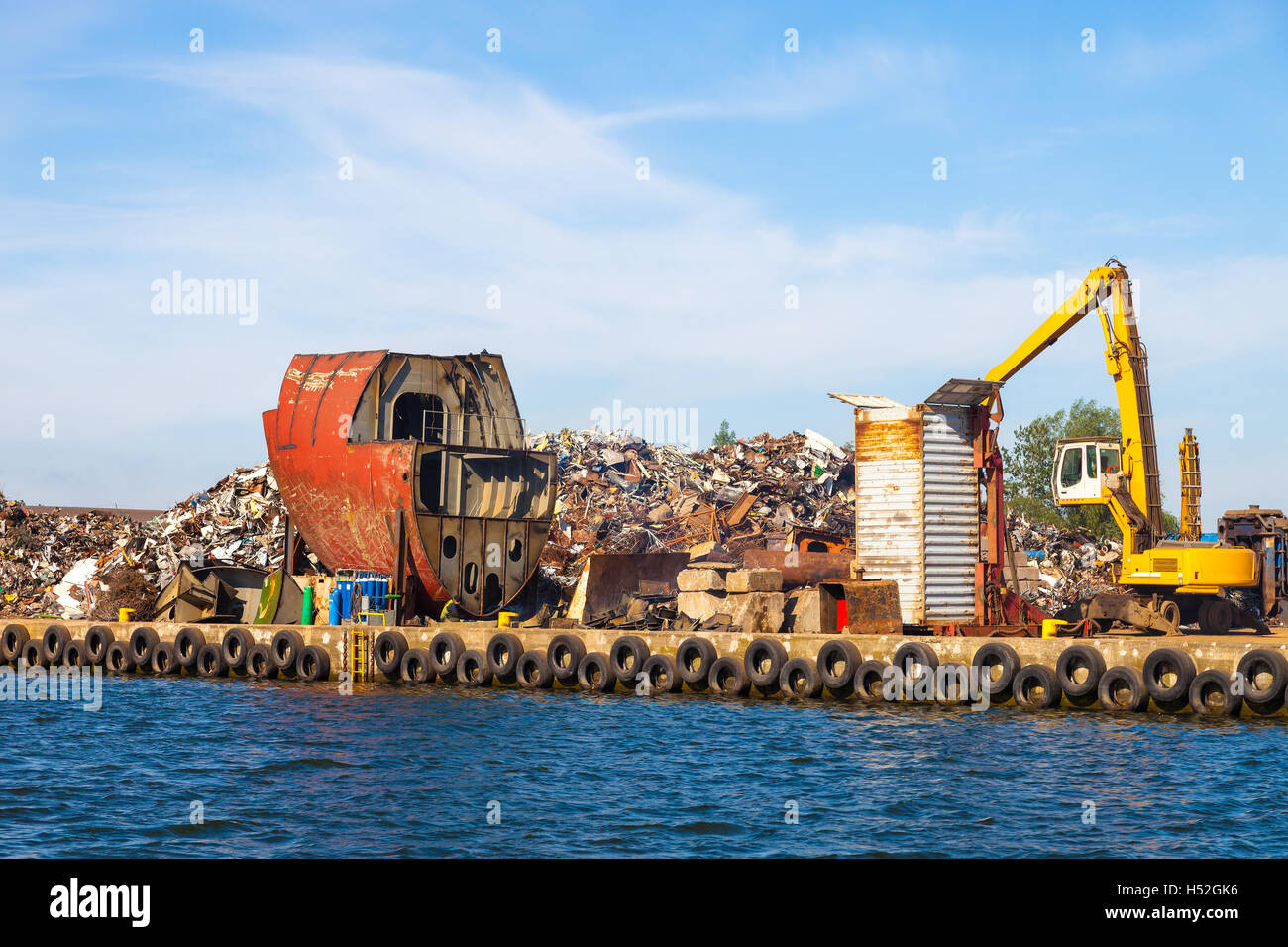 Ship recycling hi-res stock photography and images - Alamy