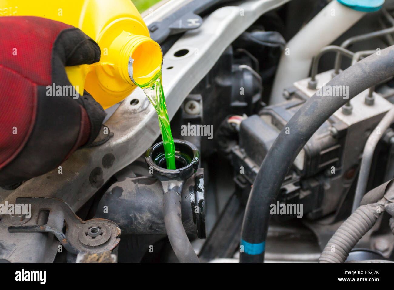 Car radiator tank hi-res stock photography and images - Alamy