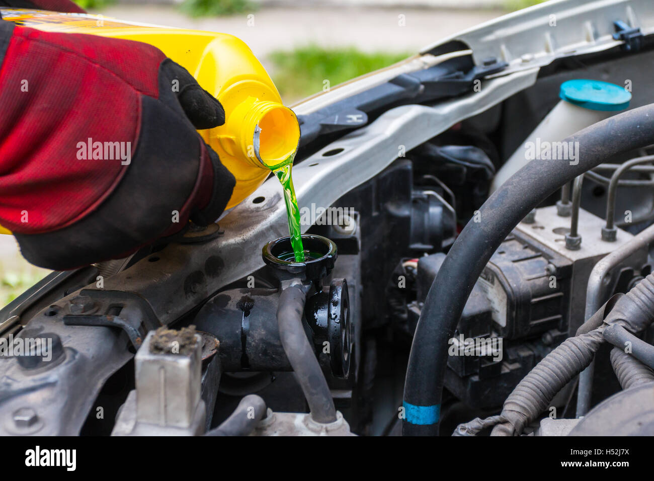 Car radiator tank hi-res stock photography and images - Alamy