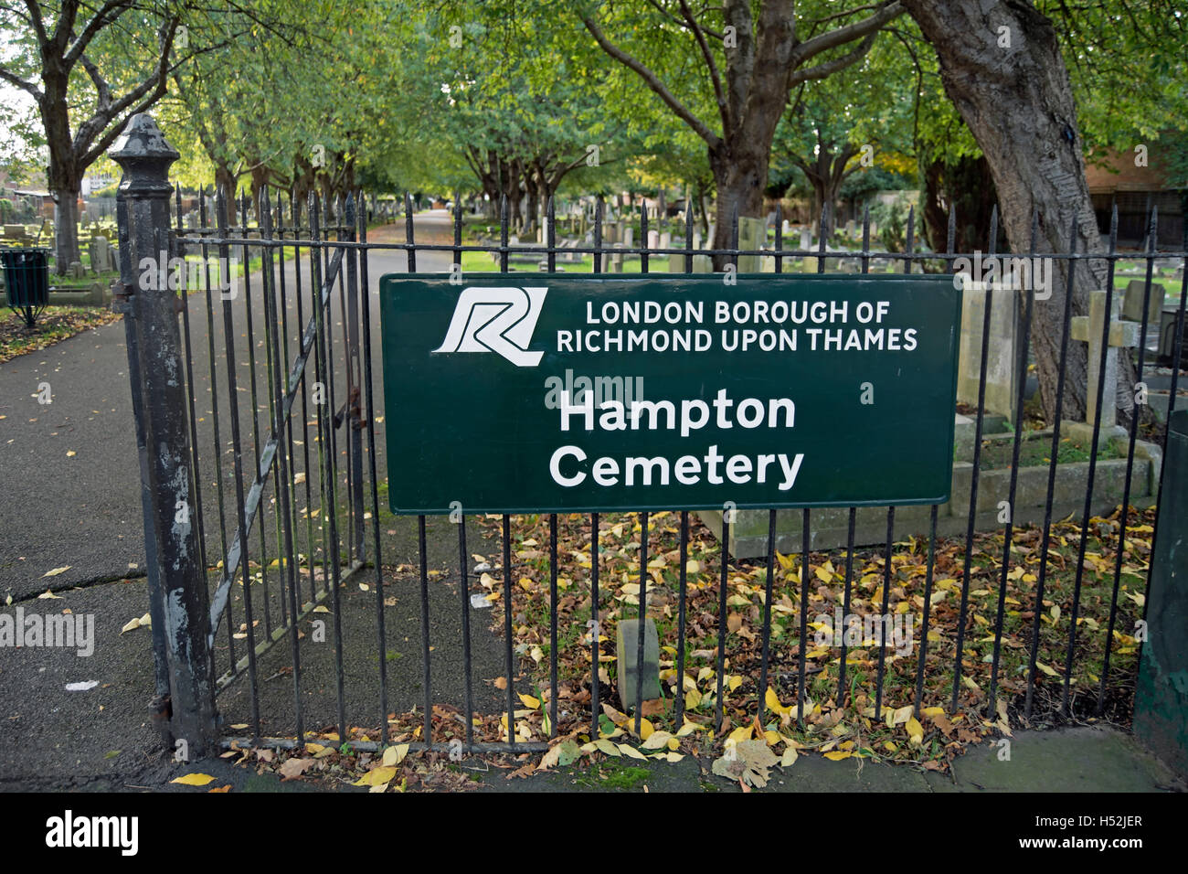 hampton cemetery, with london borough of richmond upon thames sign ...