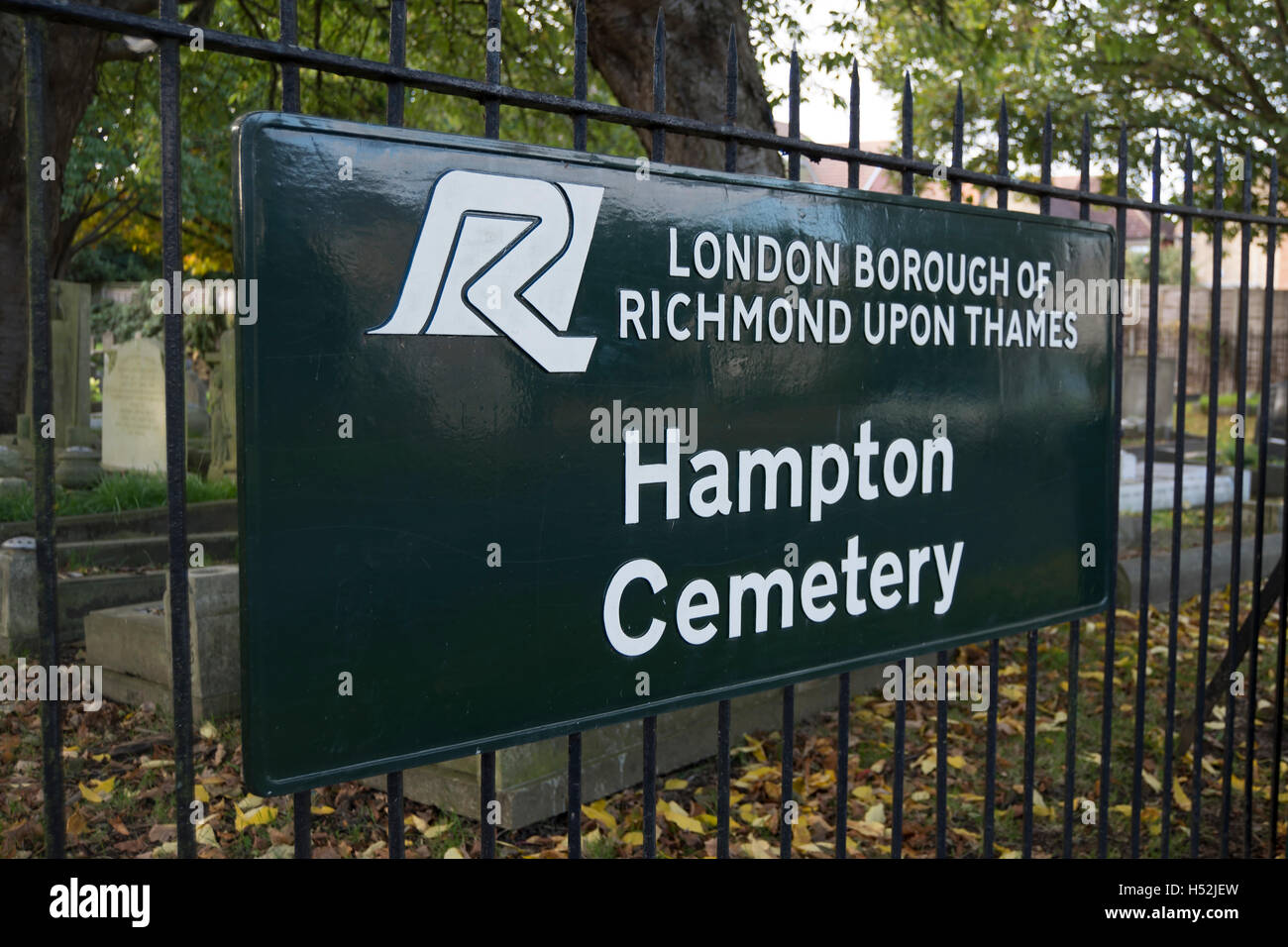 hampton cemetery, with london borough of richmond upon thames sign ...