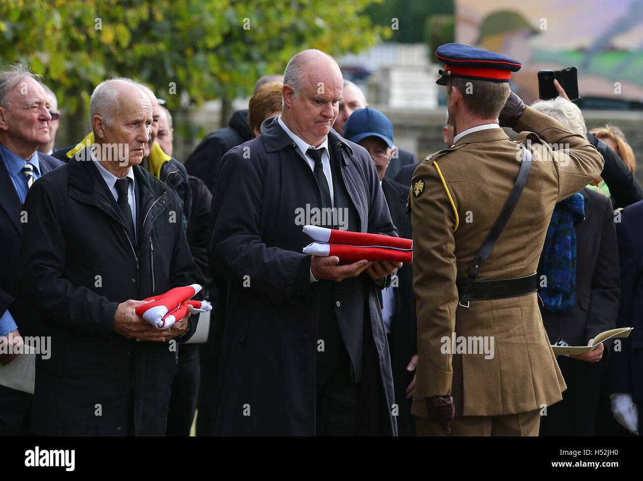 Barry Churchyard (left) great-nephew of Private Harry Carter and Trevor ...