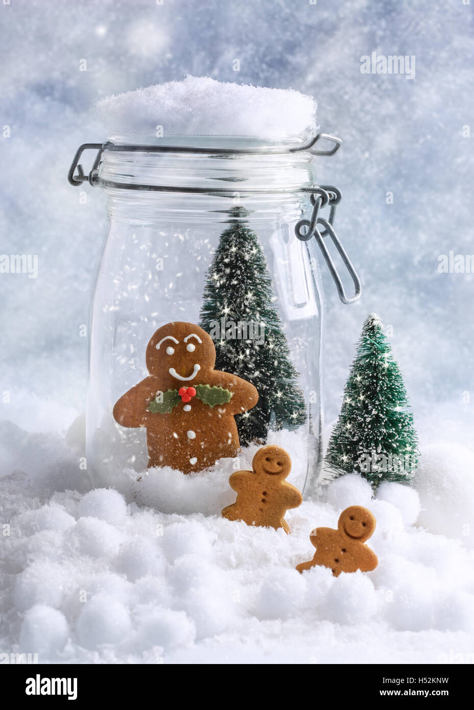 Gingerbread men with Christmas trees in snow Stock Photo - Alamy