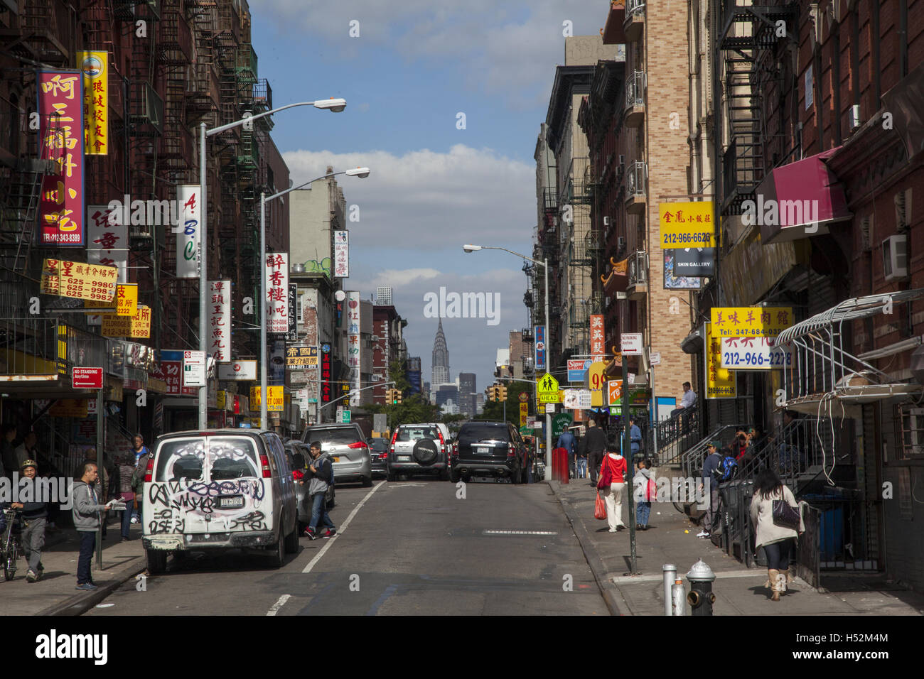 Looking north up Eldridge Street in the Chinatown neighborhood of the ...