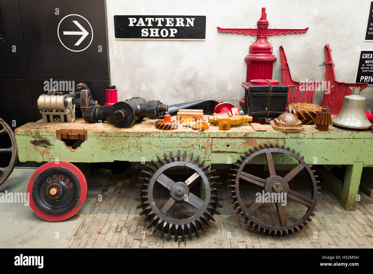 Foundry pattern hi-res stock photography and images - Alamy