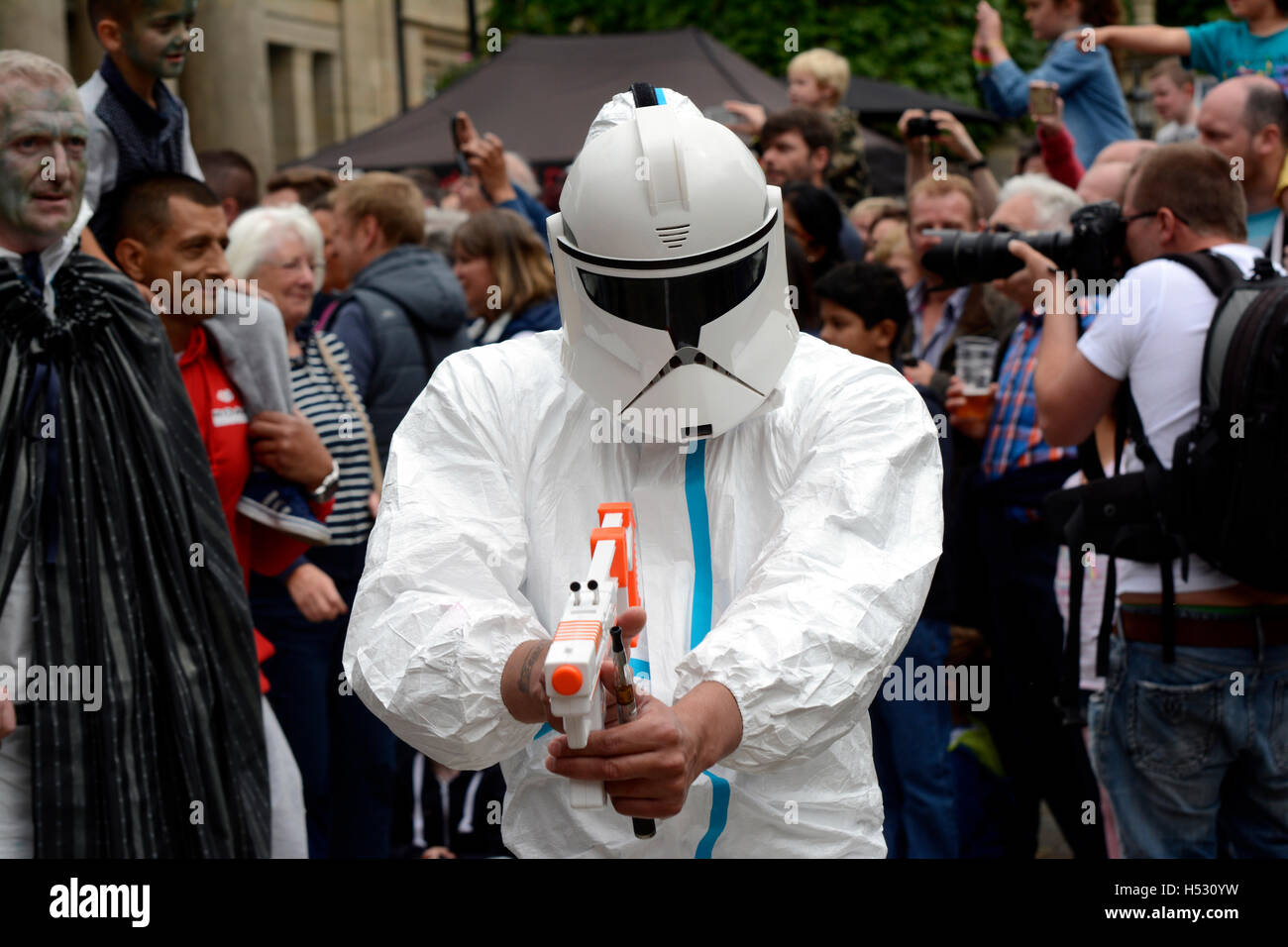 Carnival crowd hi-res stock photography and images - Alamy