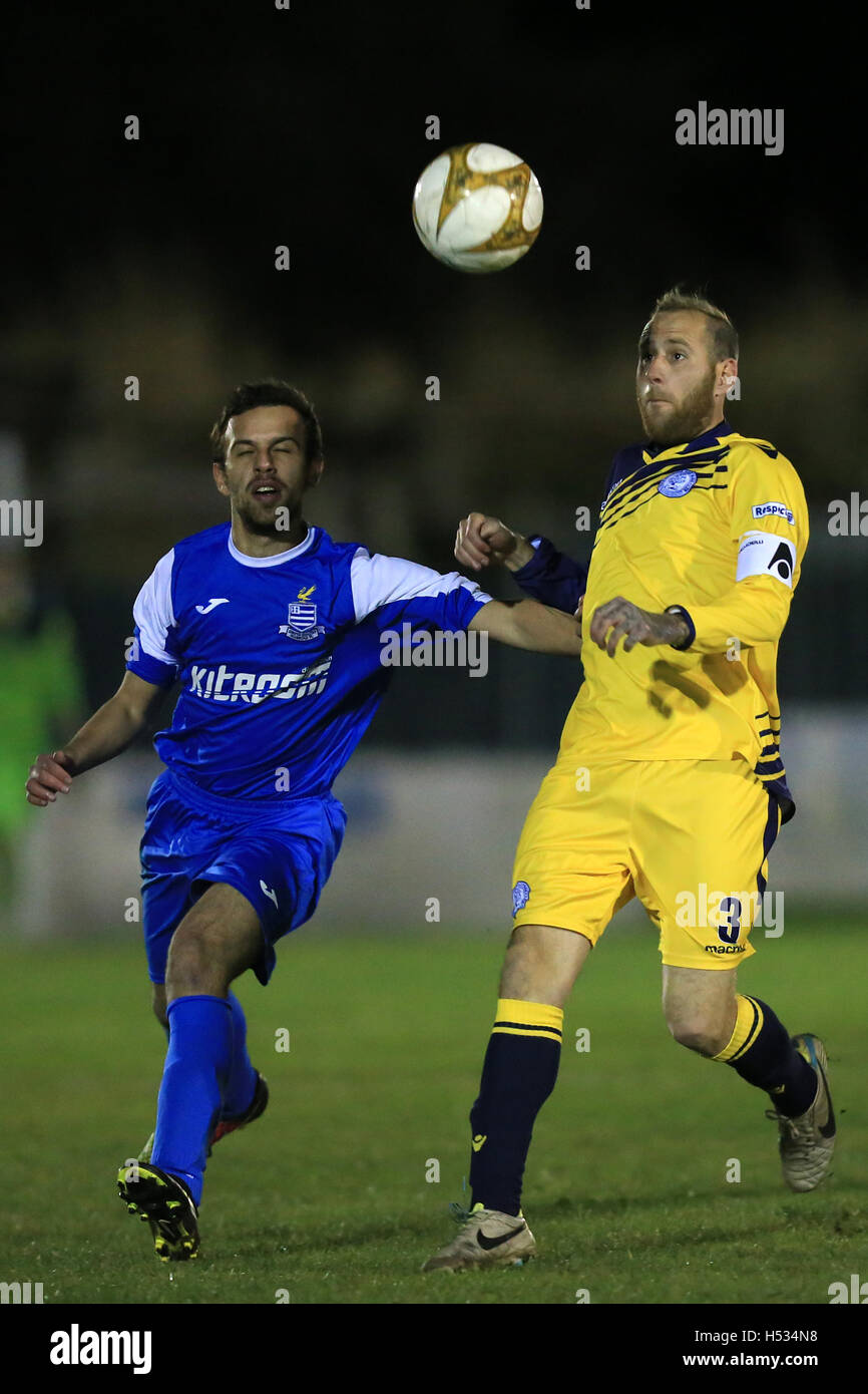 Jacob Dingli of Redbridge and Paul Wright of Barkingside during ...