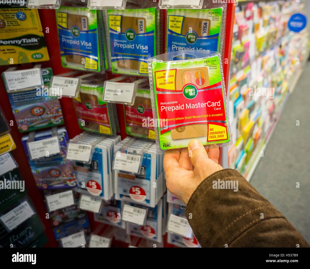 Mastercard new logo card hi-res stock photography and images - Alamy