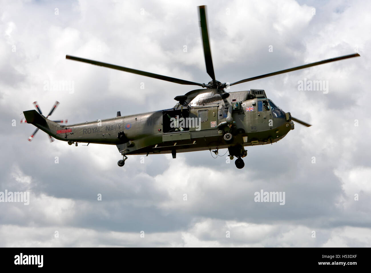 Royal navy hc4 sea king helicopter hi-res stock photography and images ...
