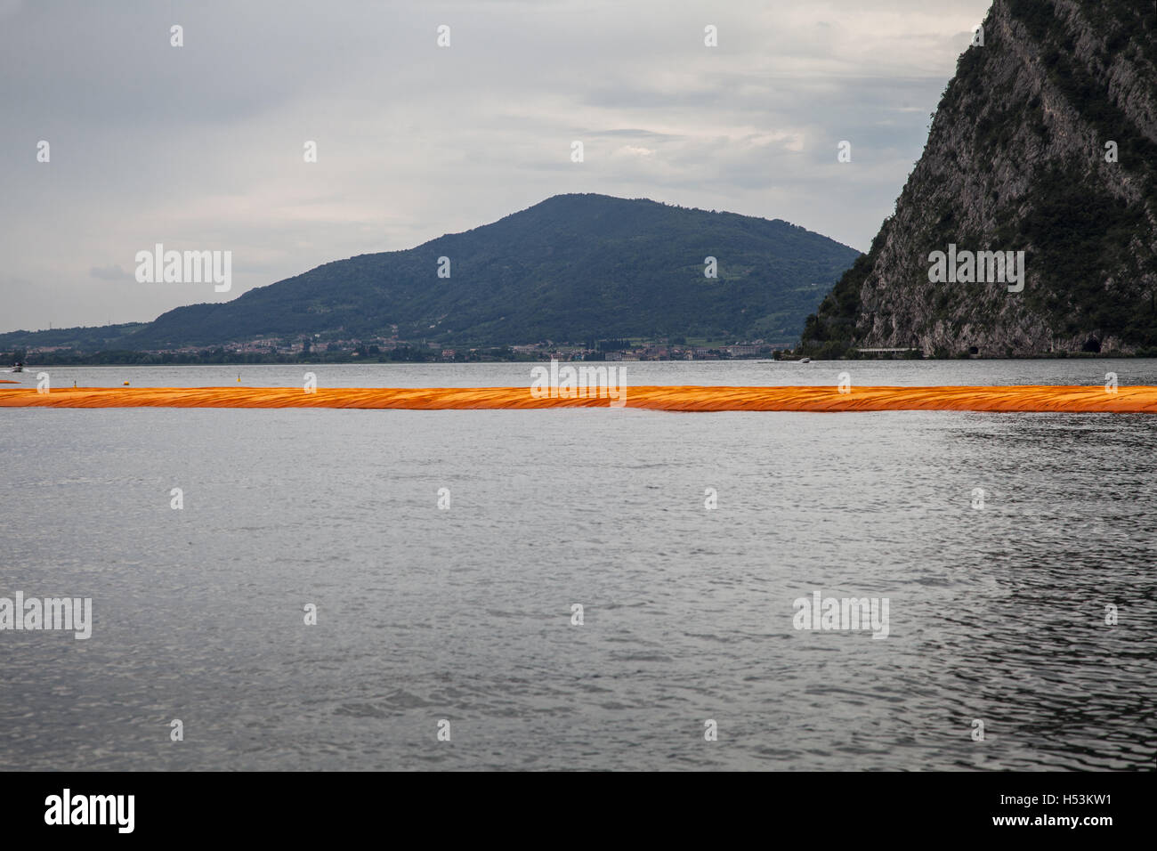 Christo and Jeanne Claude's 'Floating Piers', Lake Iseo, Italy 2016 ...