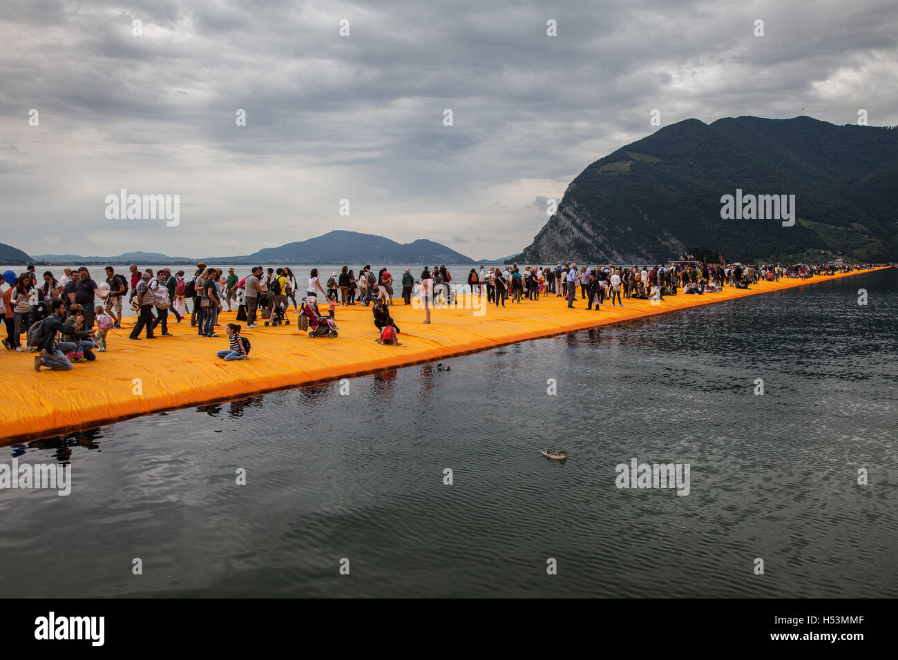 Christo and Jeanne Claude's 'Floating Piers', Lake Iseo, Italy 2016 ...