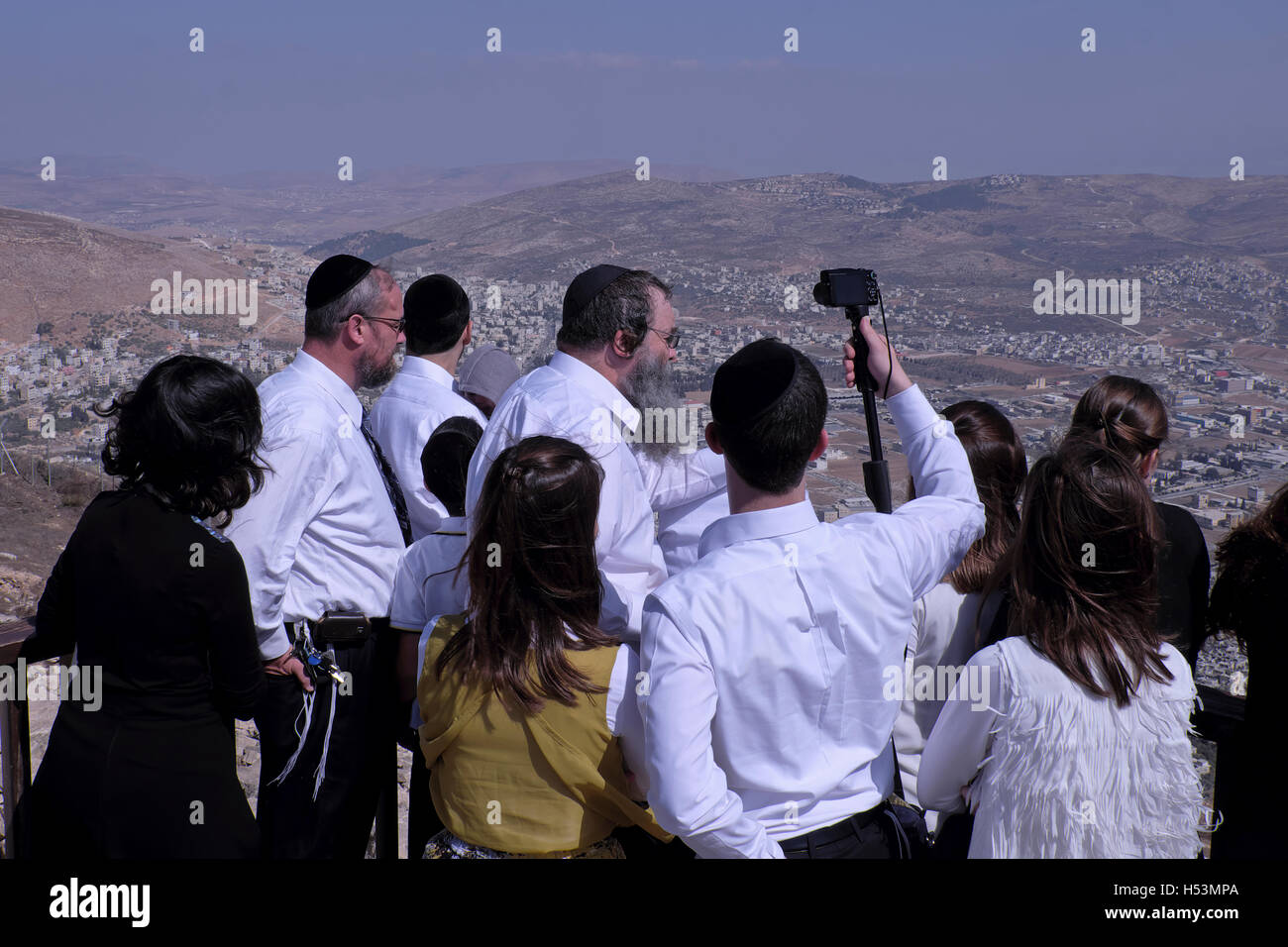 Israeli religious family hi-res stock photography and images - Alamy