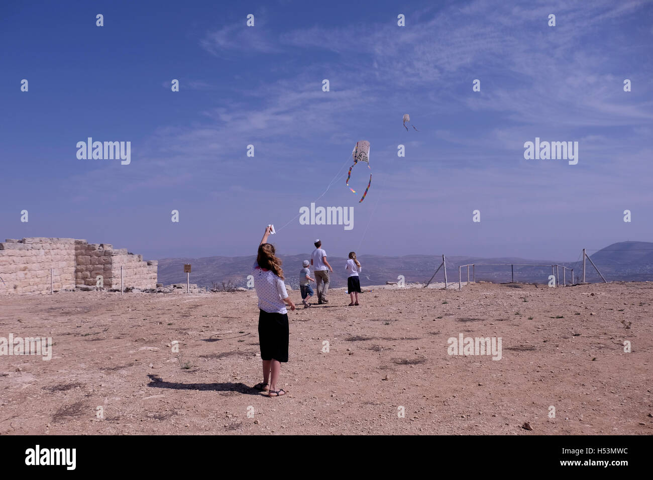 Children with kites hi-res stock photography and images - Alamy