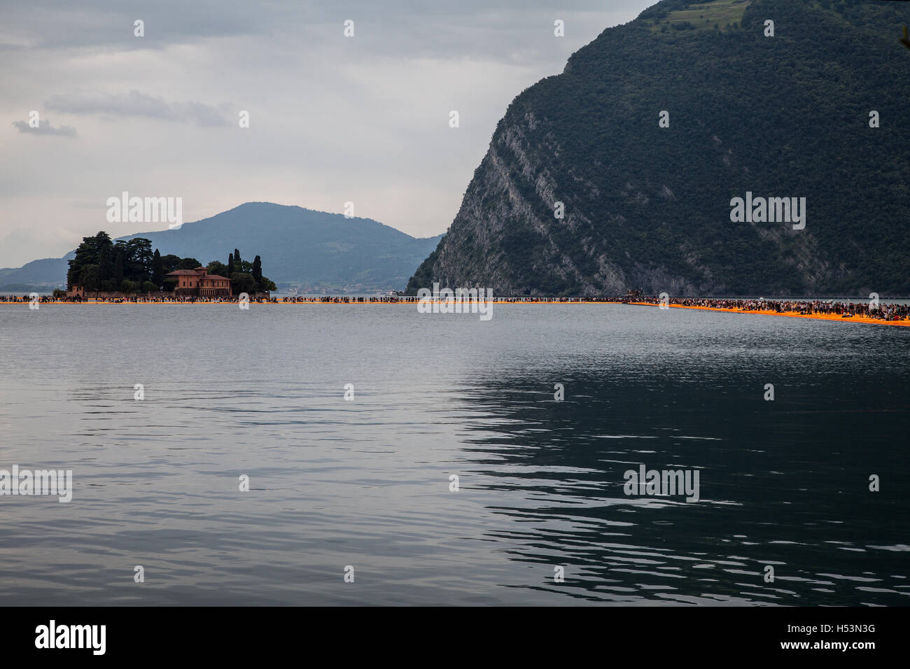 Christo and Jeanne Claude's 'Floating Piers', Lake Iseo, Italy 2016 ...