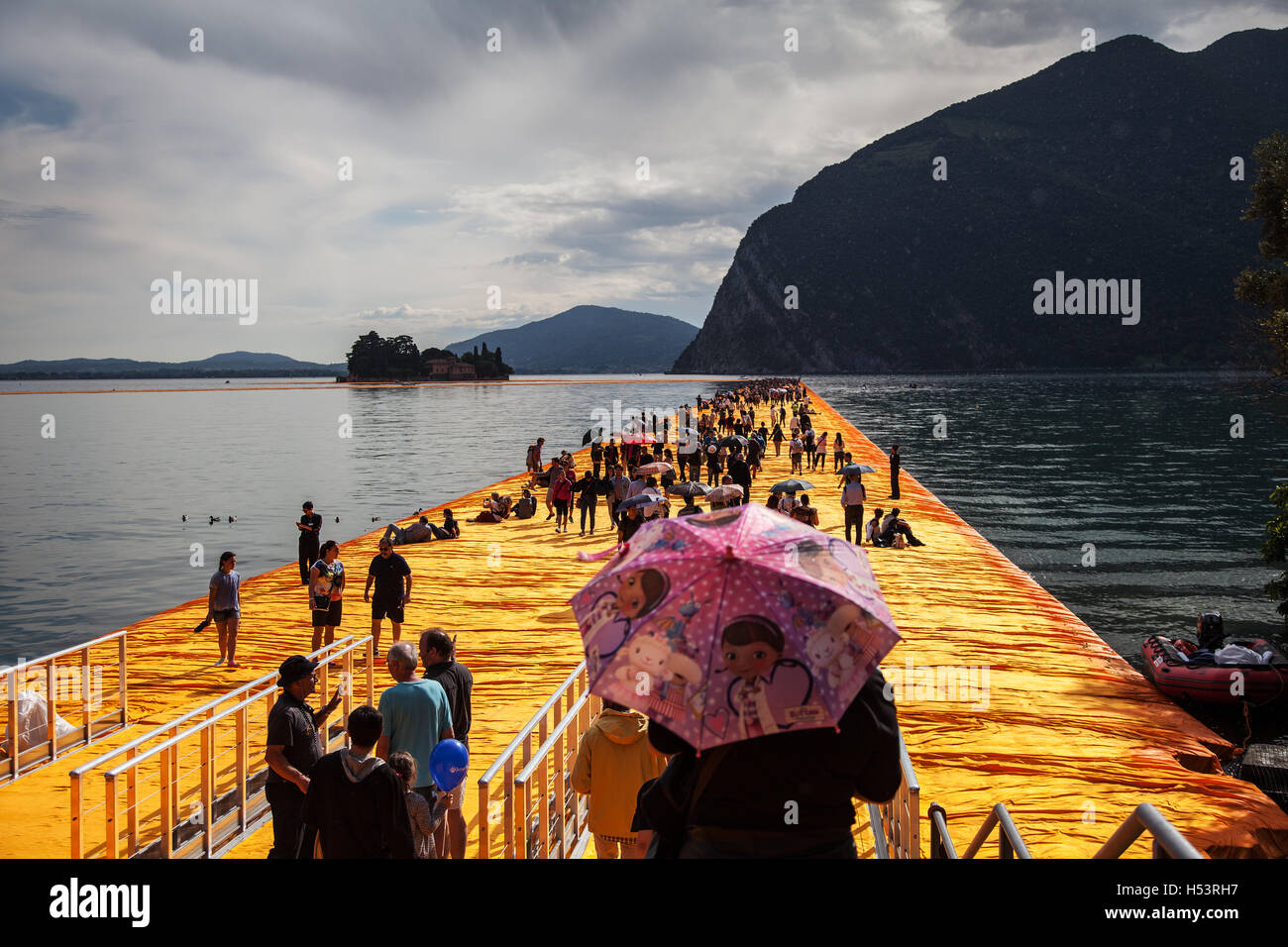 Christo and Jeanne Claude's 'Floating Piers', Lake Iseo, Italy 2016 ...