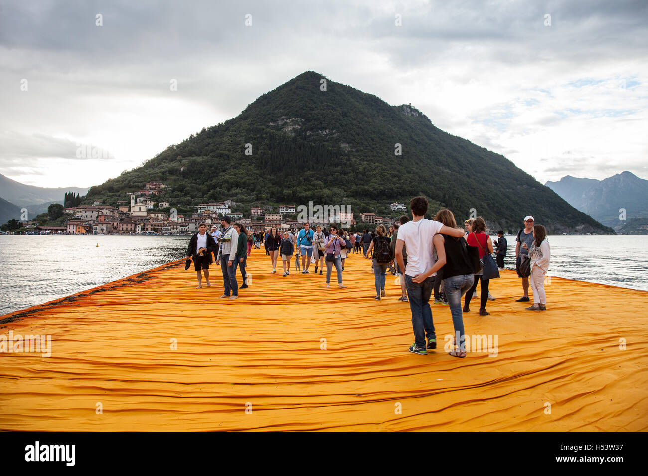 Christo and Jeanne Claude's 'Floating Piers', Lake Iseo, Italy 2016 ...