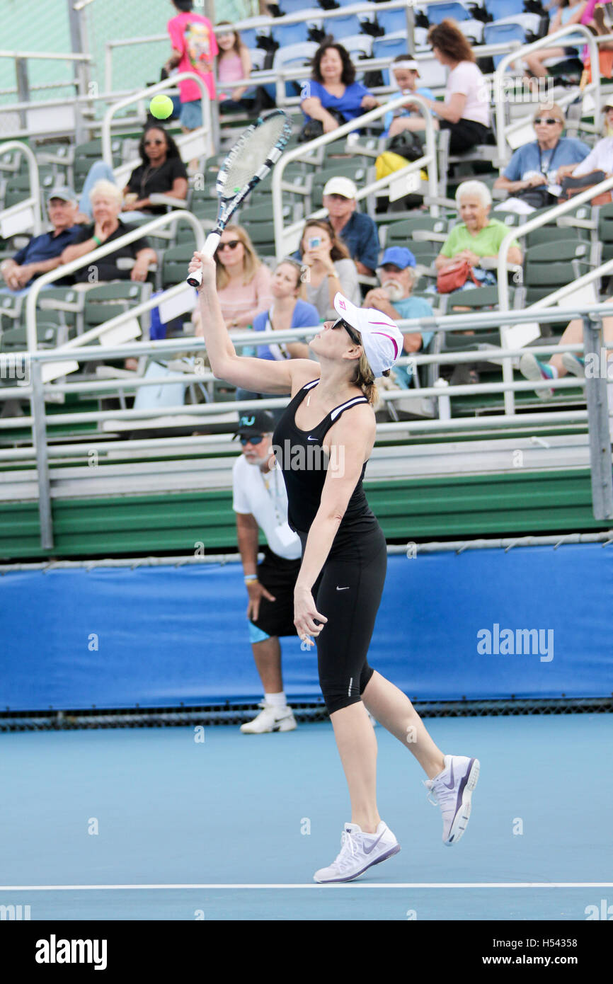 A powerful serve from Chelsea Handler on November 22, 2015 at the Chris ...