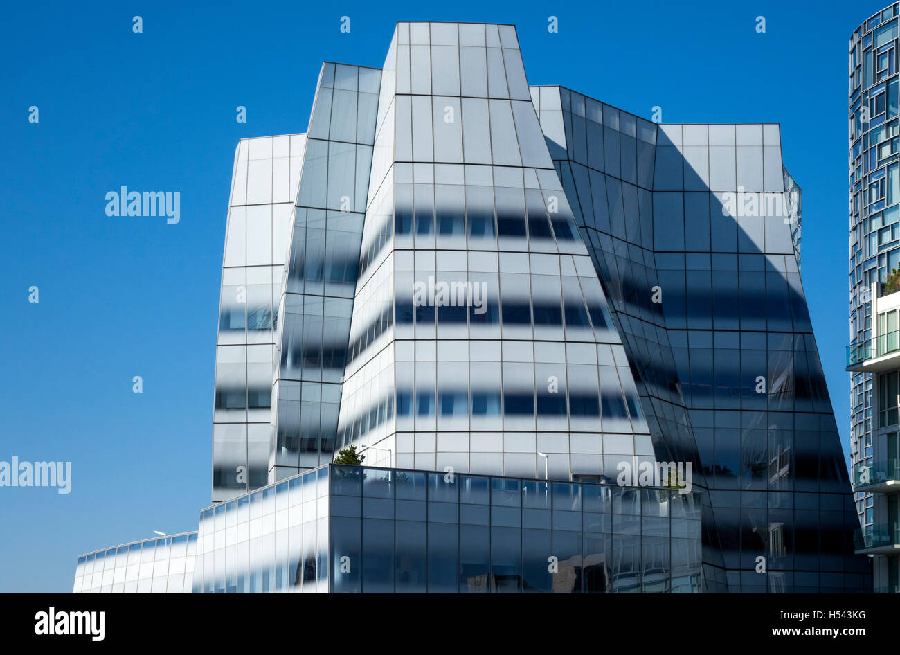 IAC Building in Chelsea, a modern skyscraper designed by Frank Gehry ...