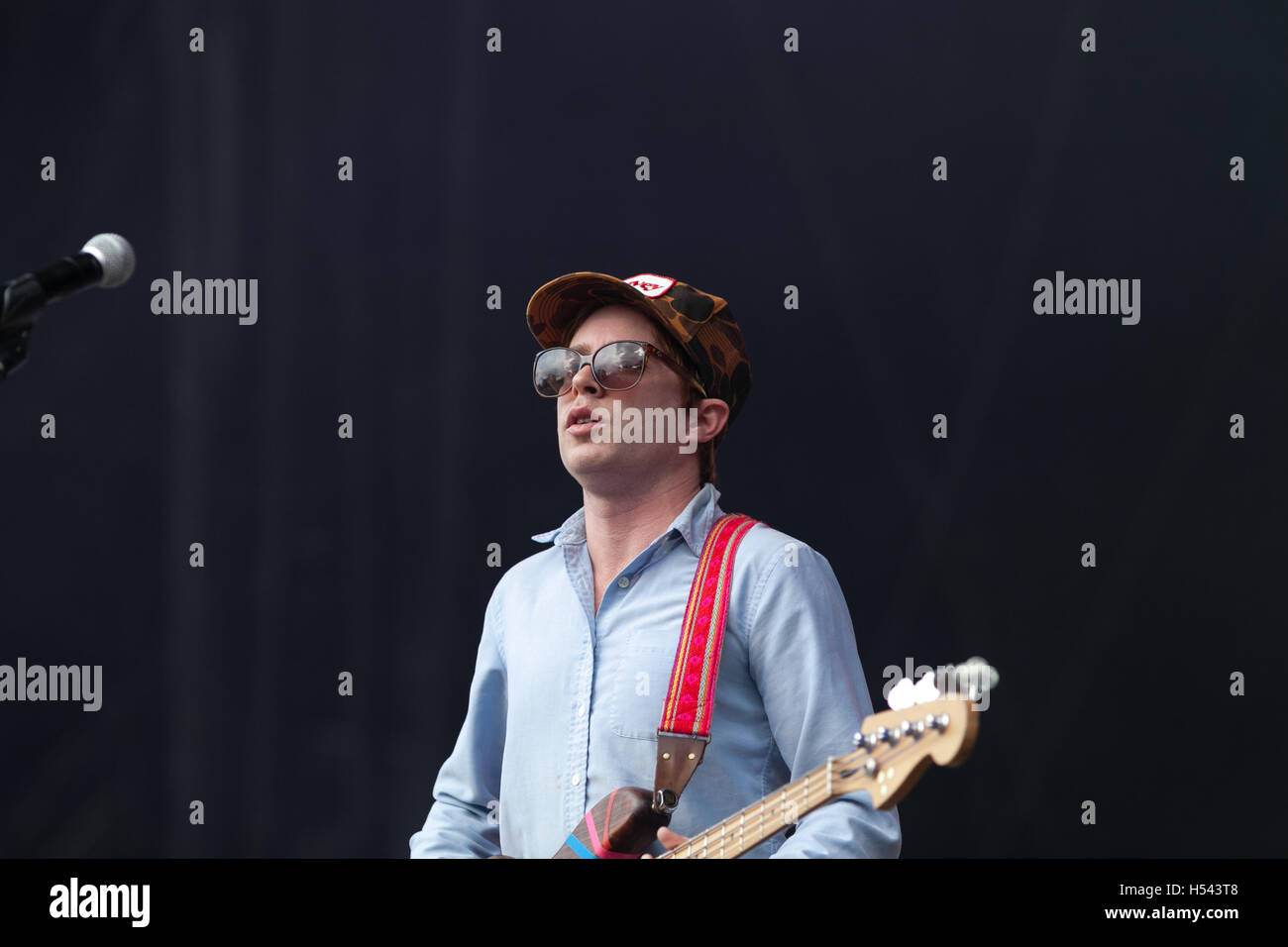 Dr dog band hi-res stock photography and images - Alamy